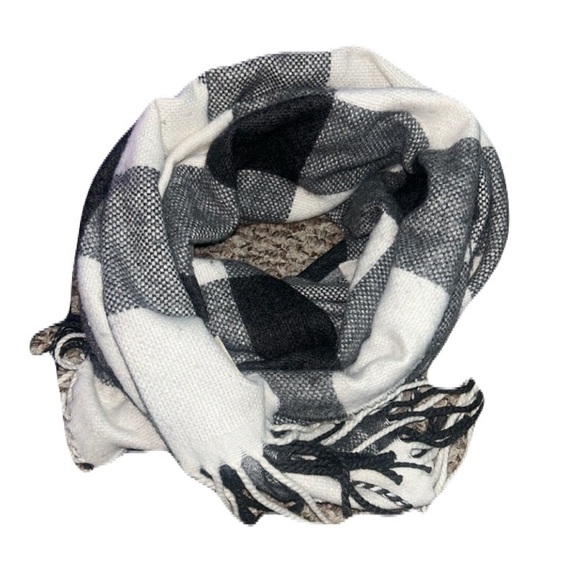 Universal Thread | Accessories | New Universal Thread Black And White Checkered Scarf | Poshmark